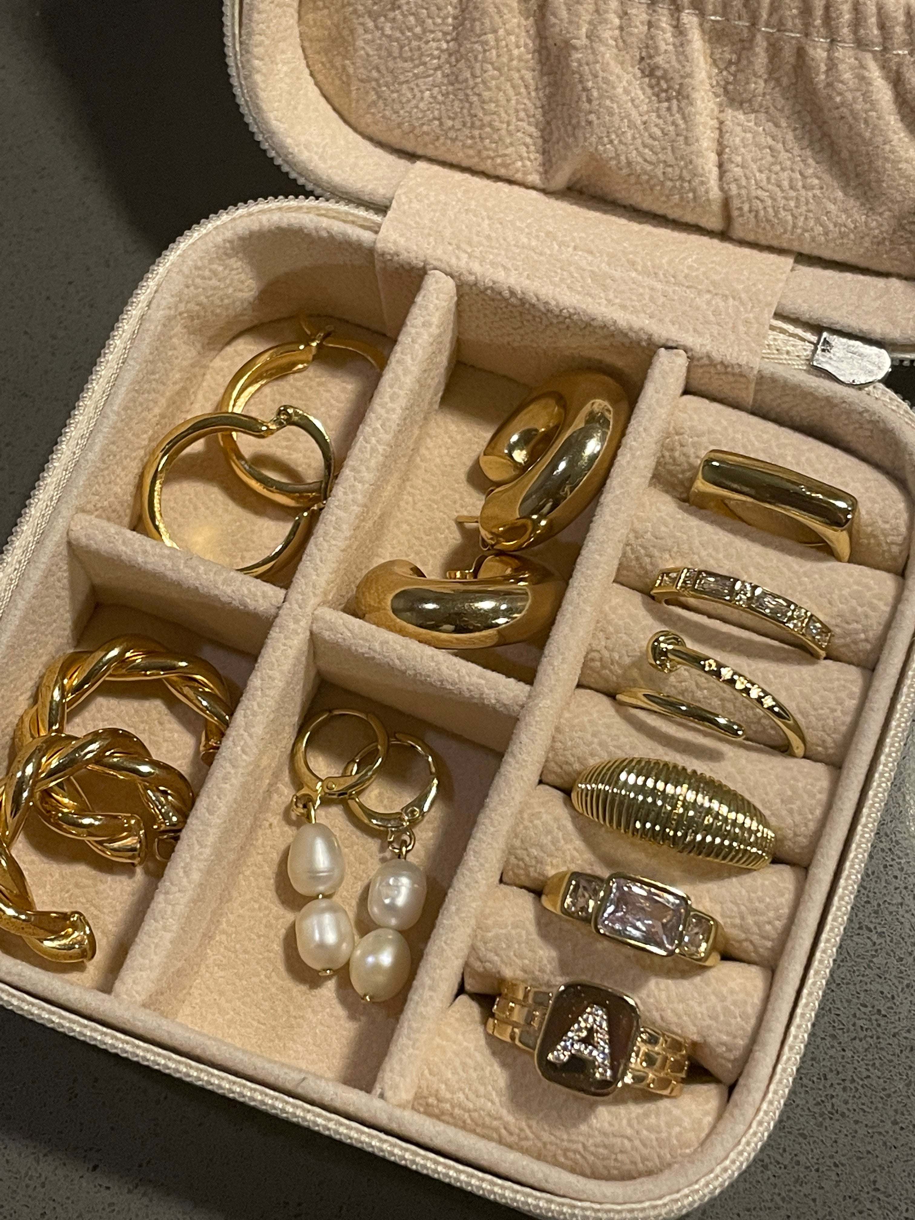 Gold Filled vs. Gold Plated – Sunday Jewels